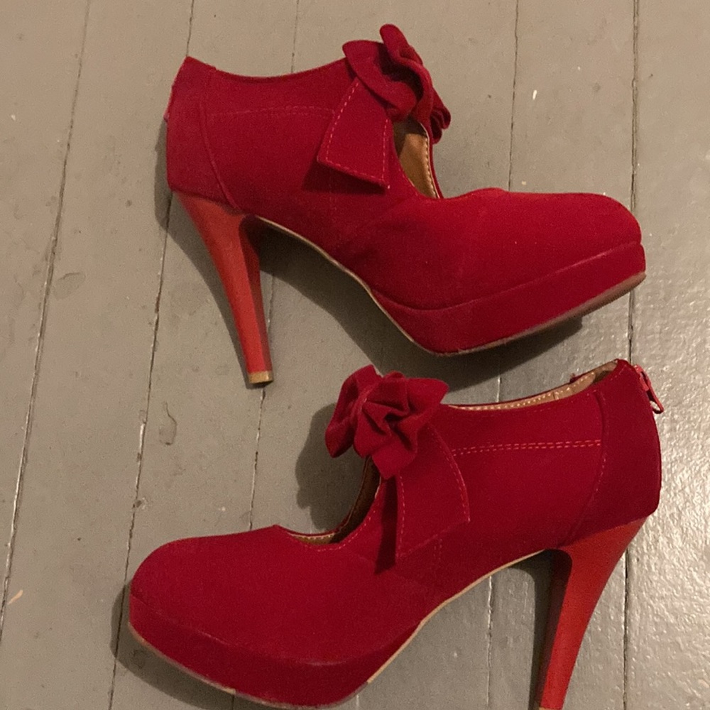 Red Pinup Girl Heels - Gem
